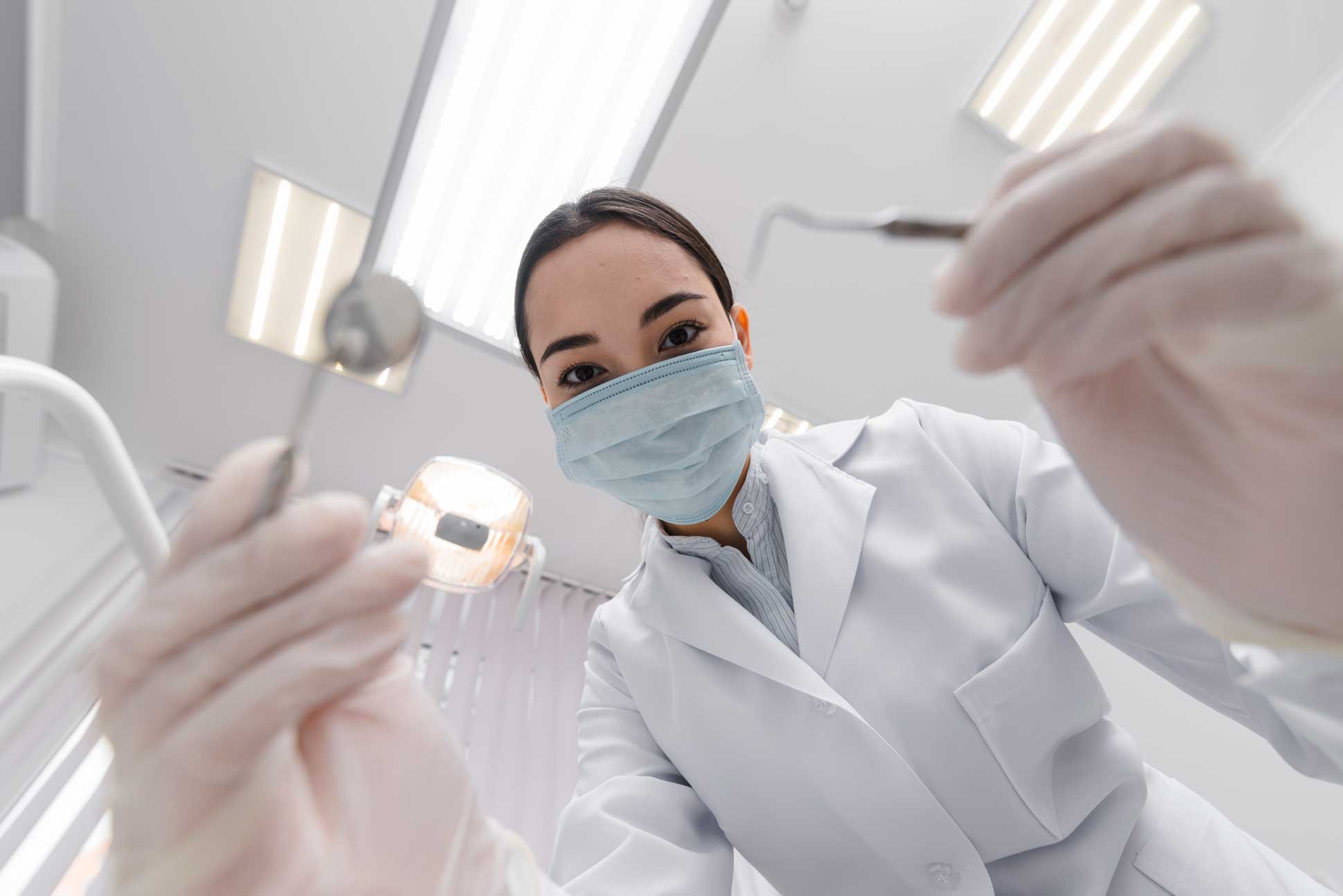 Dra. Verónica Revilla: Dentista Cirujana Bucal e Implantóloga en ...